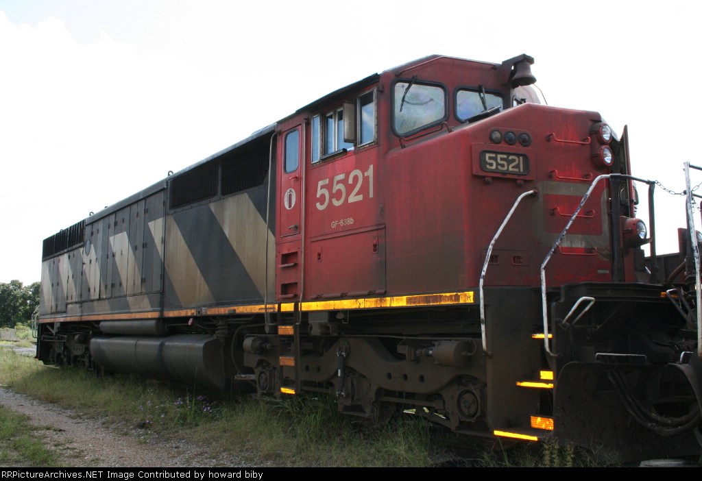 CN 5521 at rest